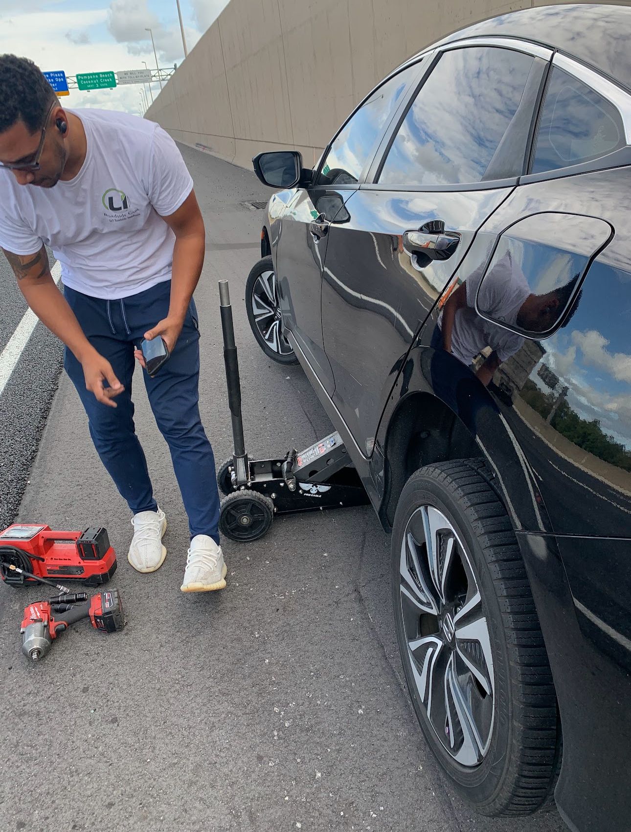 Roadside Assistance service in Hollywood Florida - ITow&Recovery